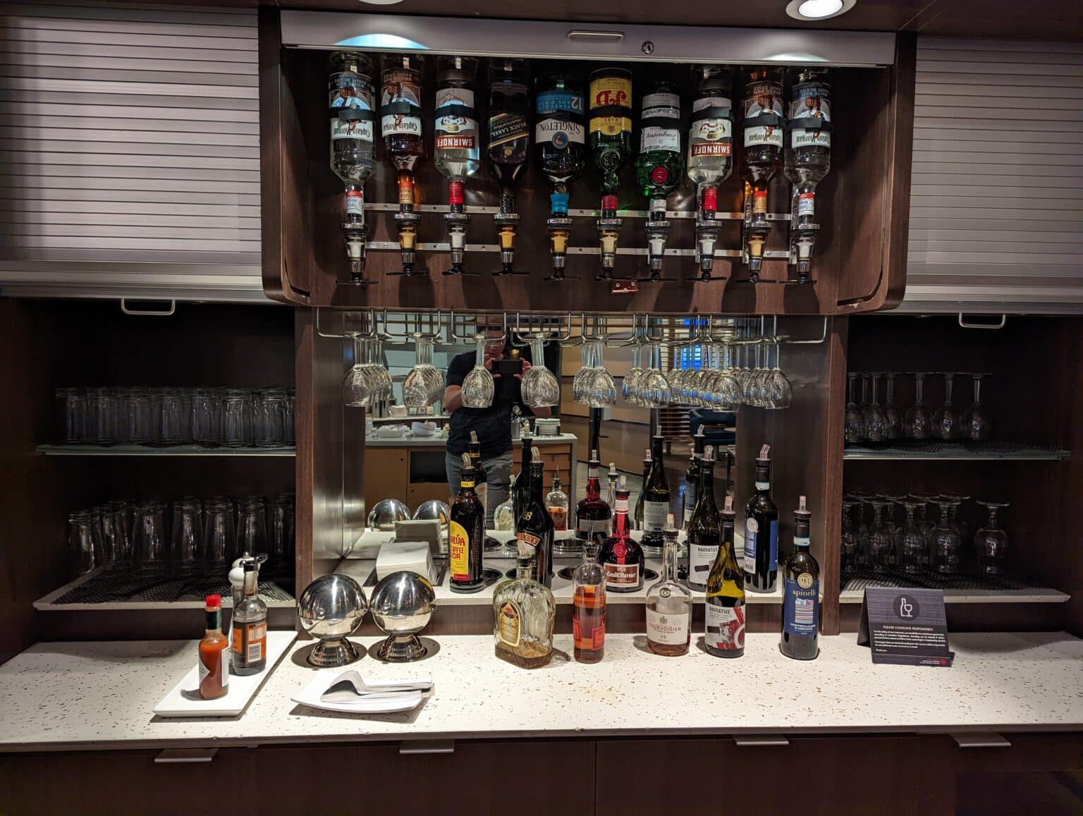 Review: Air Canada Maple Leaf Lounge (Transborder) at Vancouver ...