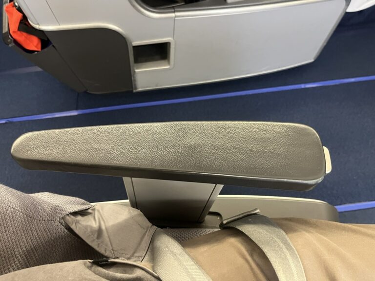 Review: Lufthansa Business Class (A340) | Frugal Flyer