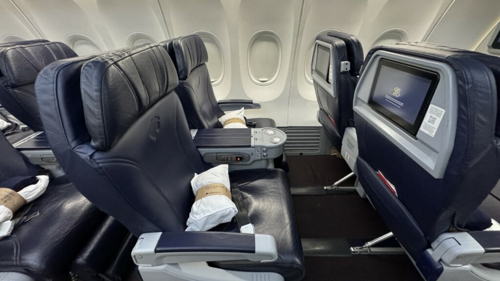 Review: Aeromexico Business Class (737-800 & 737 MAX 8) | Frugal Flyer