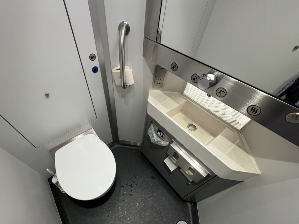 Review: ÖBB NightJet Sleeper Cabin, Mini Cabin | Frugal Flyer